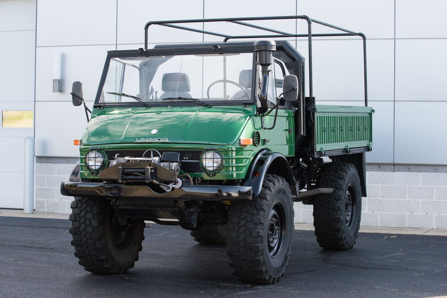 A Modified Mercedes-Benz Unimog 416 – The German Bigfoot