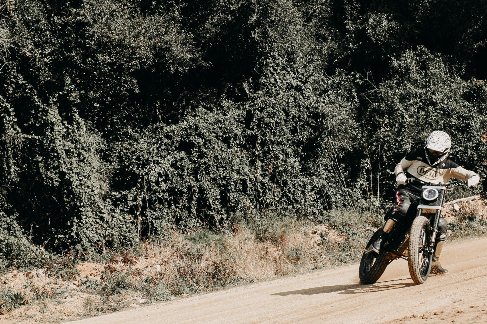 Trevor DTRe Stella Electric Motorcycle – A Flat Tracker For The Street