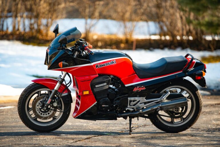 Kawasaki Ninja ZX900 – Made Famous By Tom Cruise In "Top Gun"