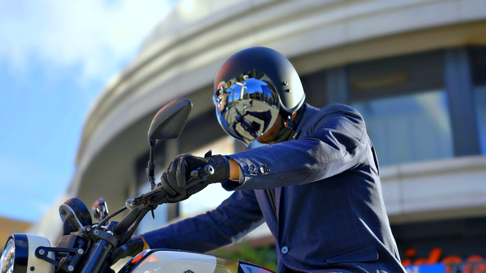 The Brummel Blazer – An Armored Blazer For Motorcyclists