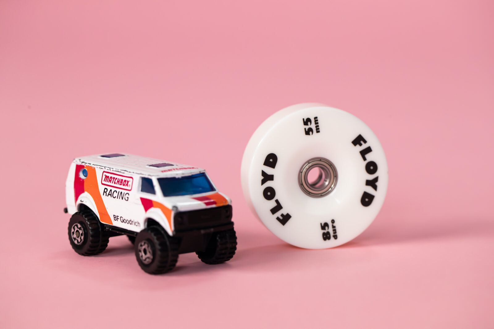 Floyd Suitcases – Inspired By 1970s Californian Skate + Surf Culture
