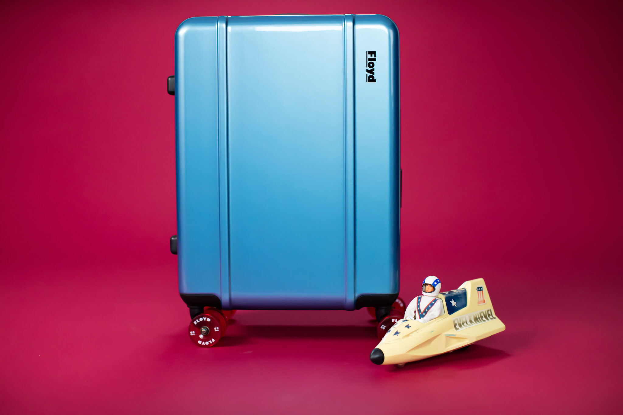 Floyd Suitcases – Inspired By 1970s Californian Skate + Surf Culture