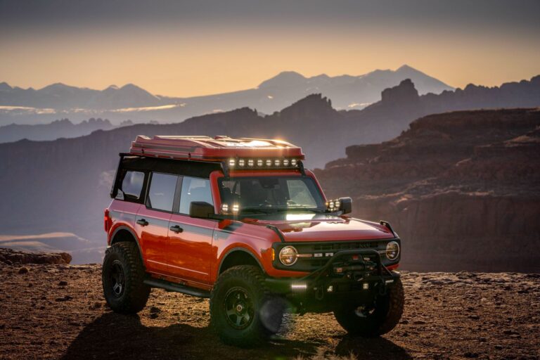 The Smittybilt Overlander Hard Shell Rooftop Tent – Universal Fitment