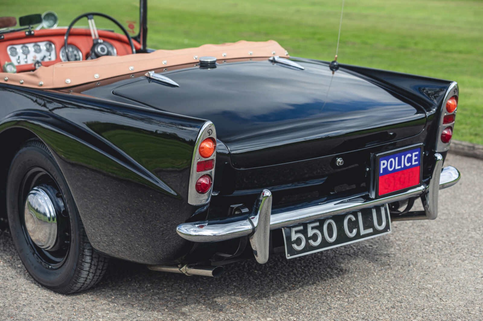 The Daimler SP250 – An Ex-British Police High-Speed Pursuit Car