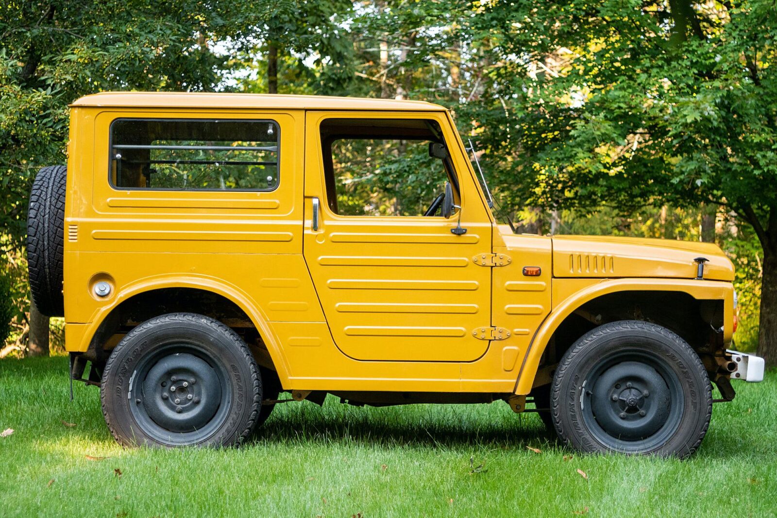 The Mighty Suzuki Jimny LJ80 - A Pint-Sized Japanese Off-Roader