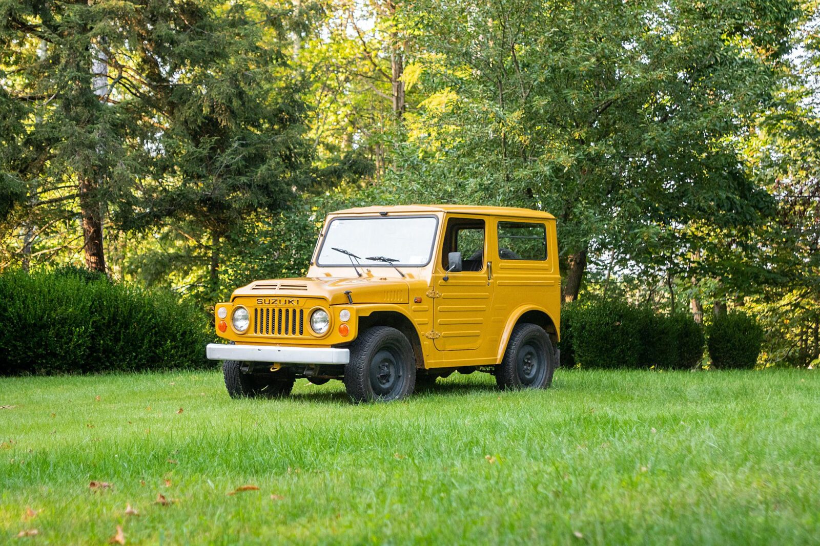 The Mighty Suzuki Jimny LJ80 - A Pint-Sized Japanese Off-Roader