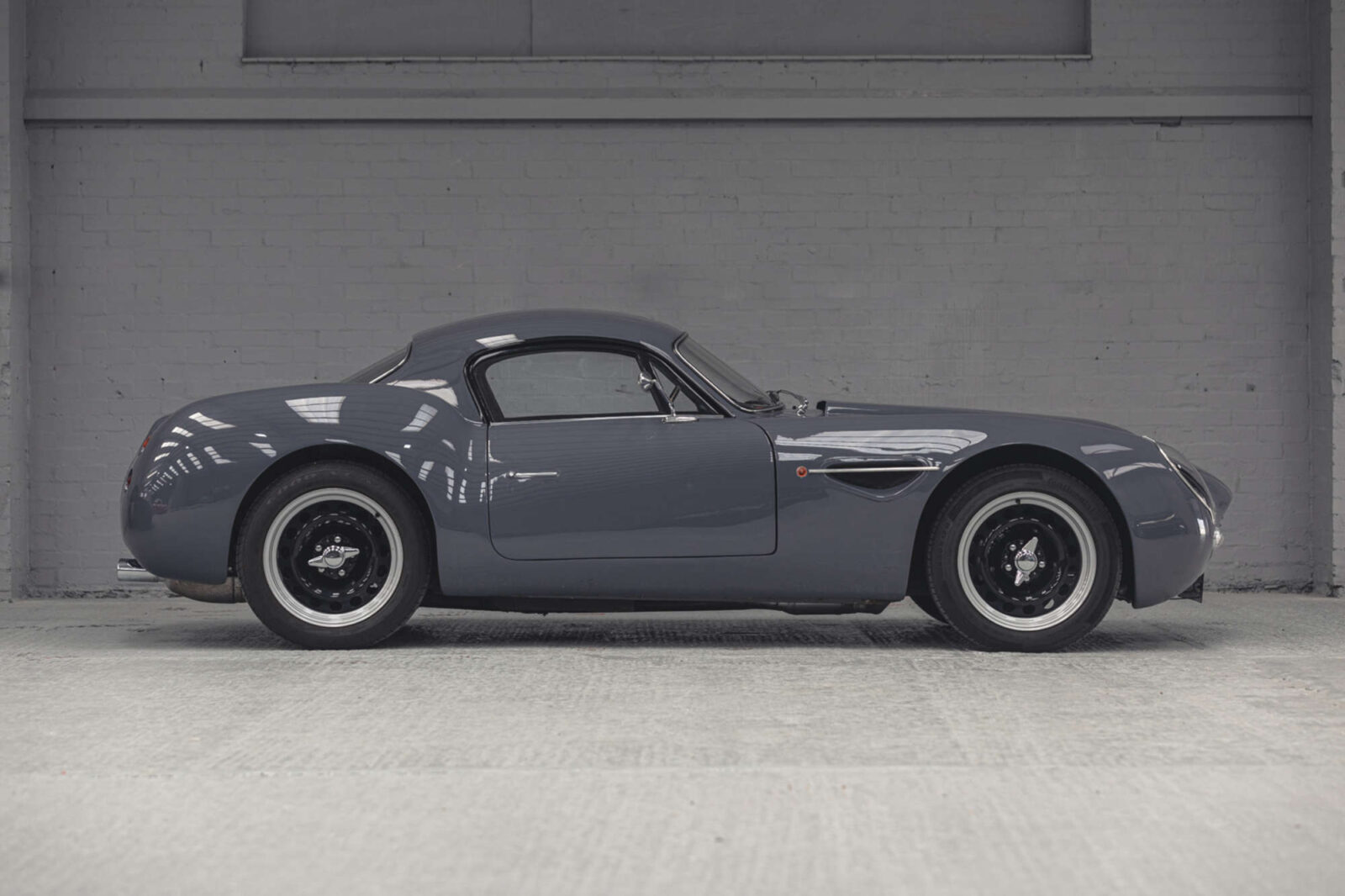 The Dowsetts Comet – This Is The Only Road-Going Comet In The World