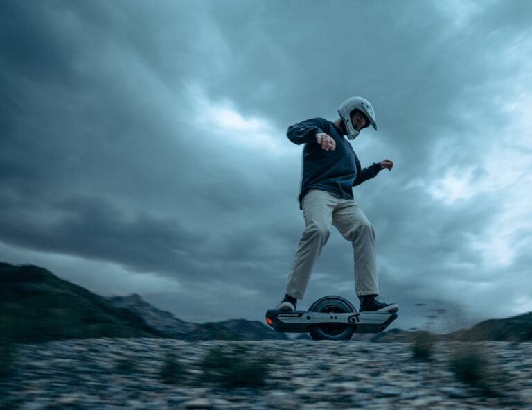 The New Onewheel GT – An On/Off-Road Electric Skateboard