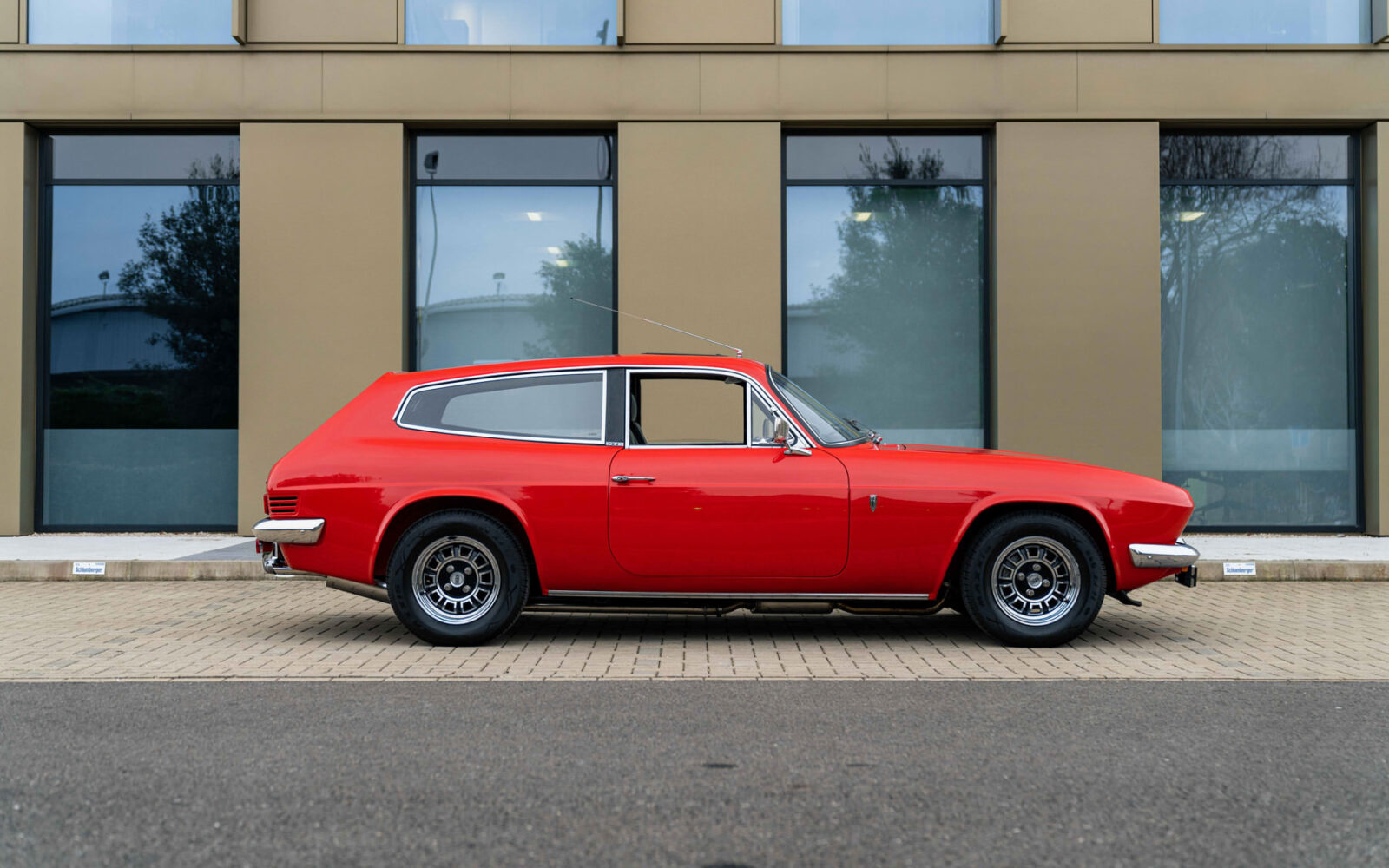 The Unusual Reliant Scimitar GTE