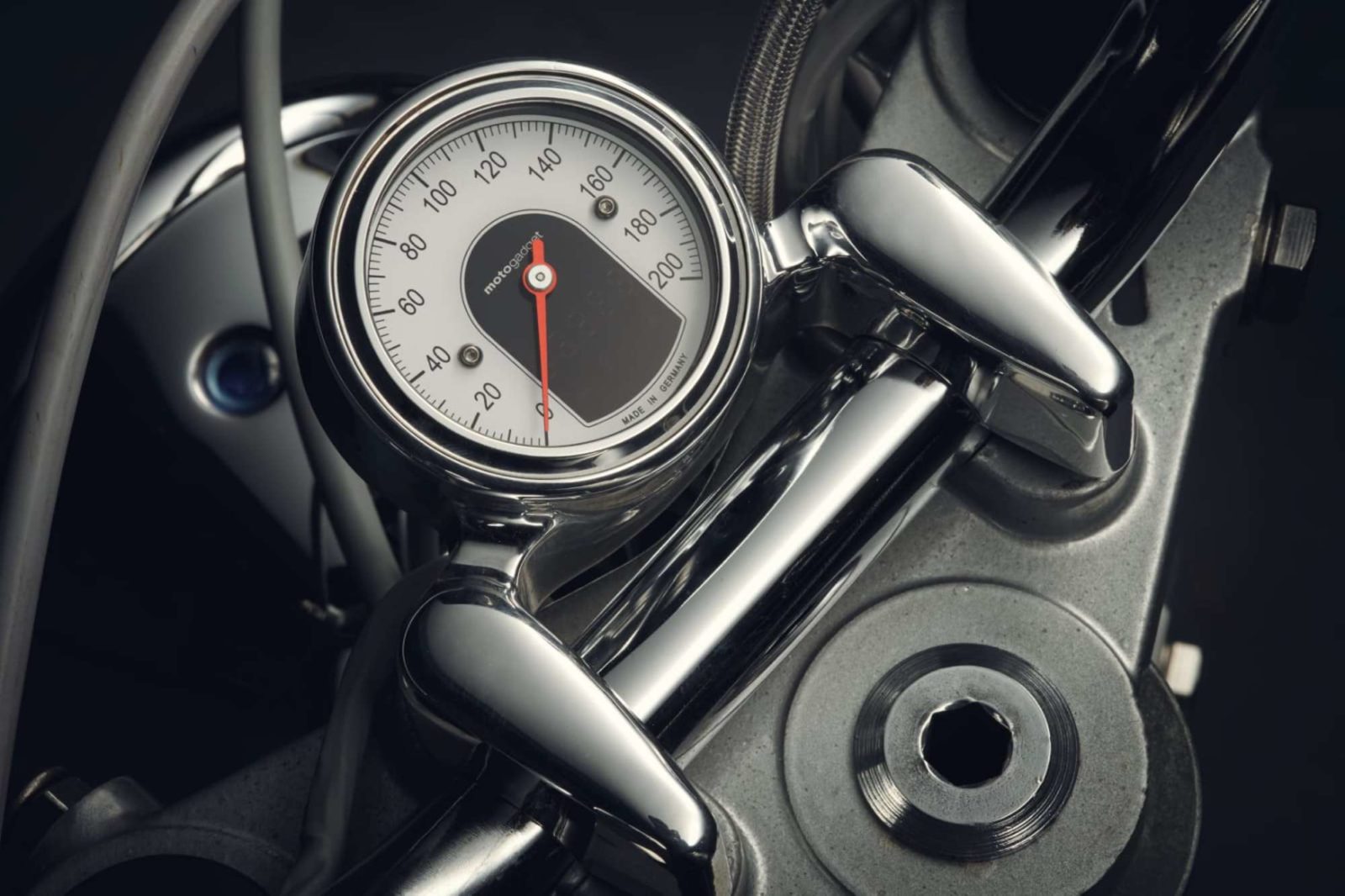 A BMW R65 Custom By Curiosity Moto