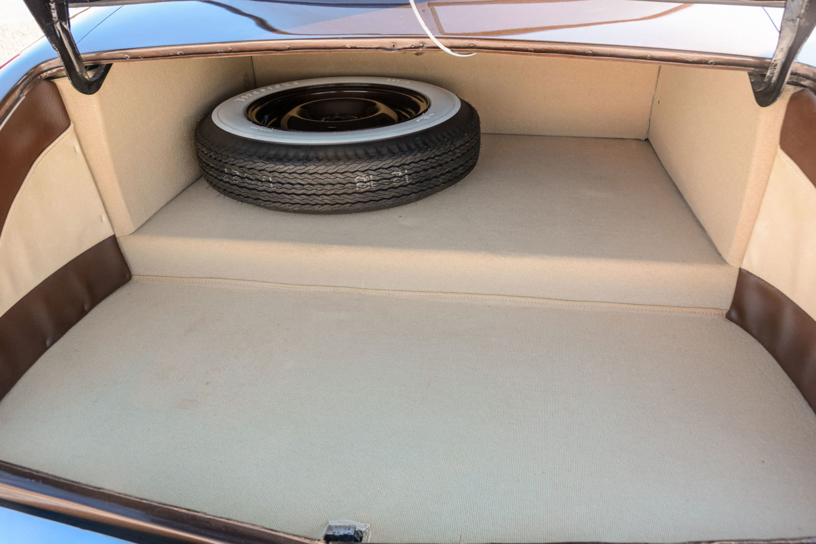 A Rare Davis Divan: "The Ultimate Car Of The Future" From 1948