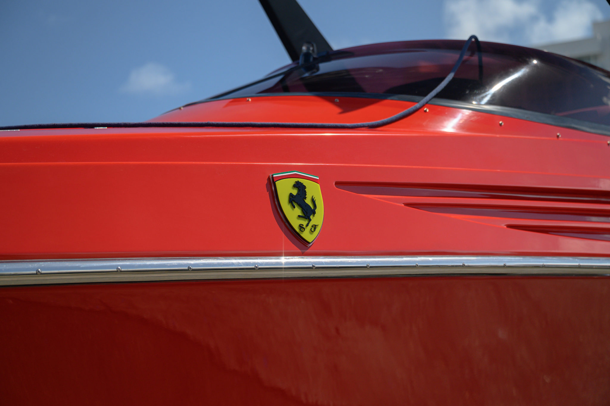 This Is The Riva Ferrari 32 – A 1980s-Era Floating Testarossa