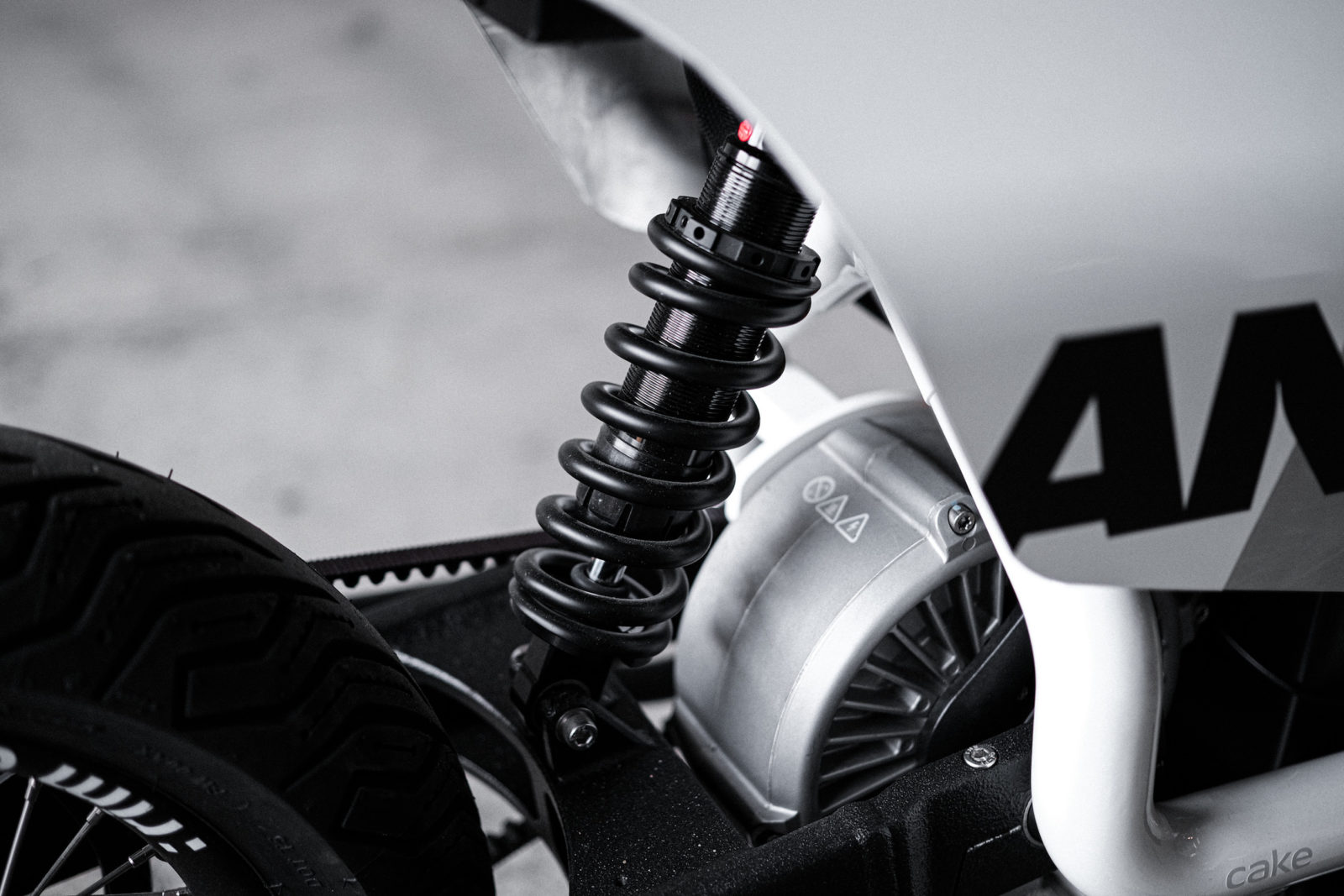 The Silver ANT By Hookie: A 100% Electric Urban Racer