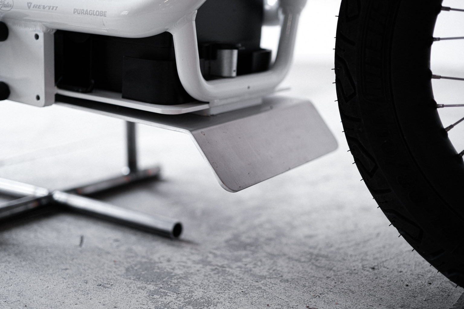 The Silver ANT By Hookie: A 100% Electric Urban Racer