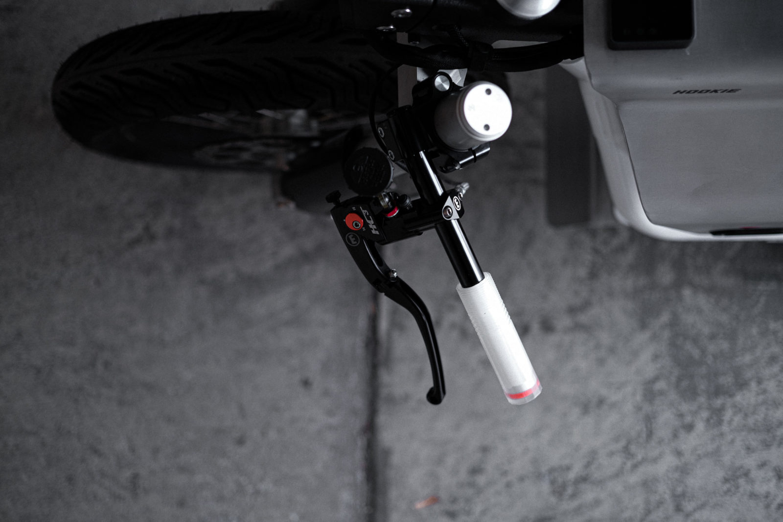 The Silver ANT By Hookie: A 100% Electric Urban Racer