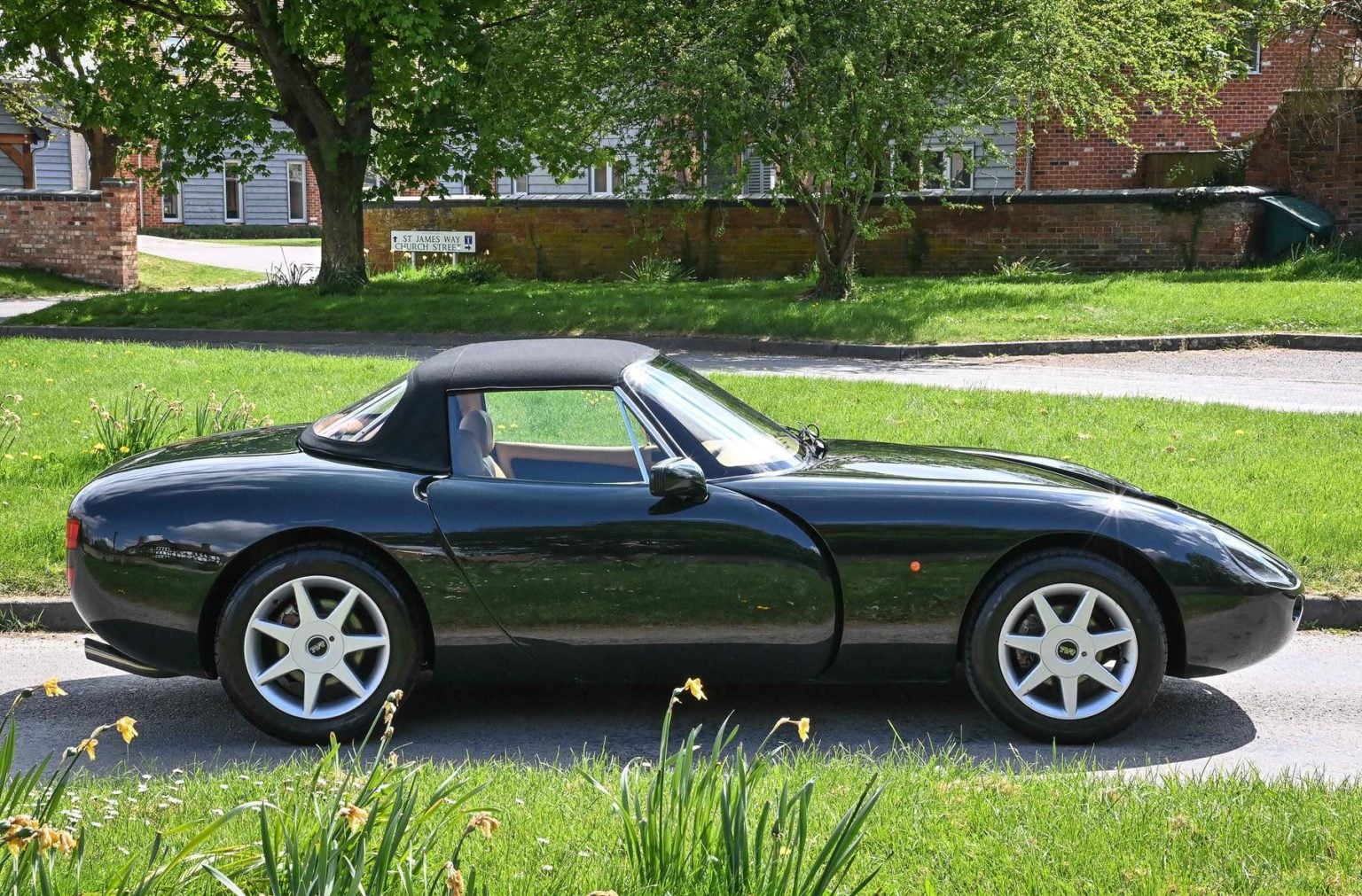 The TVR Griffith 500 – A Rare V8 Roadster From The 1990s