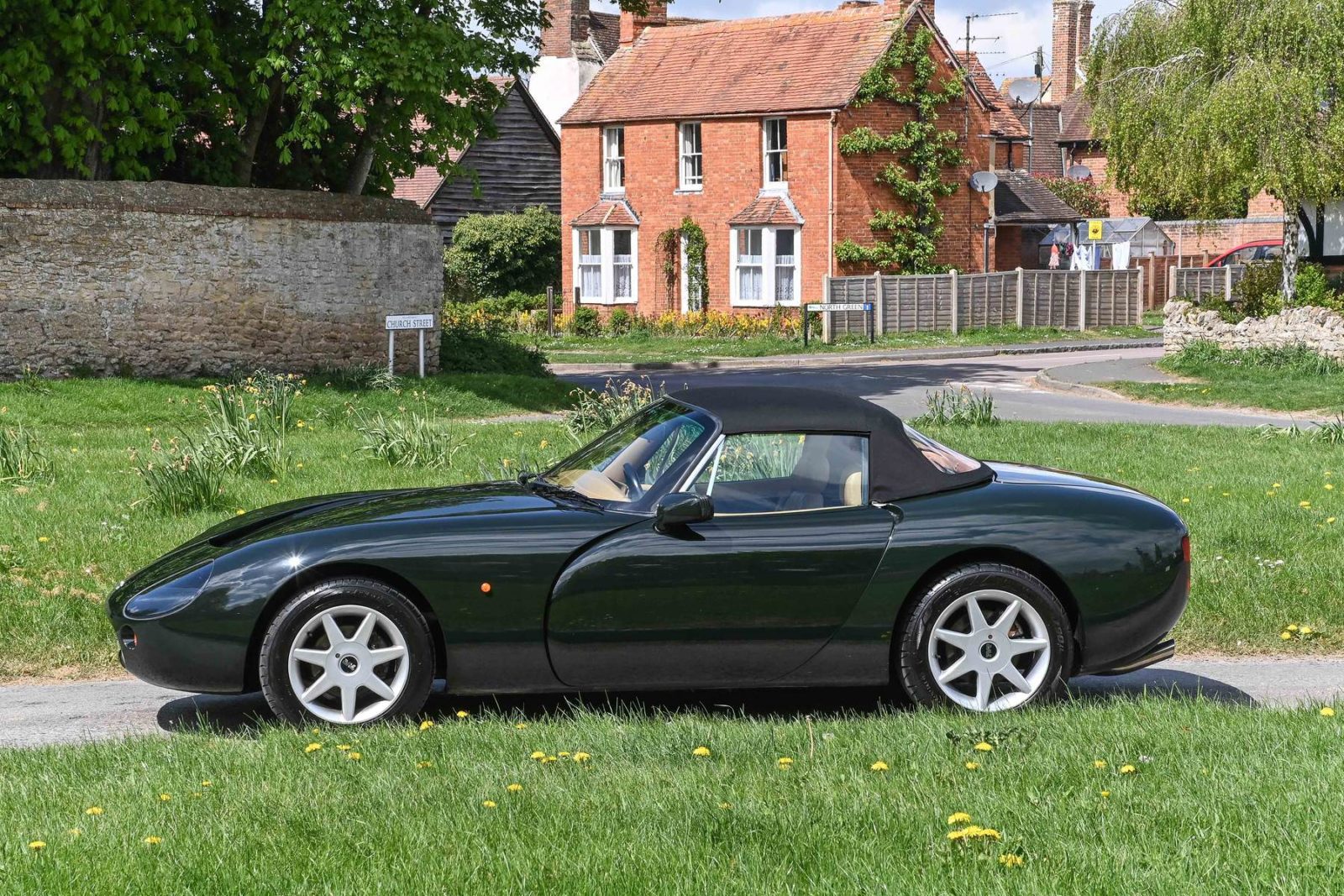 The TVR Griffith 500 – A Rare V8 Roadster From The 1990s