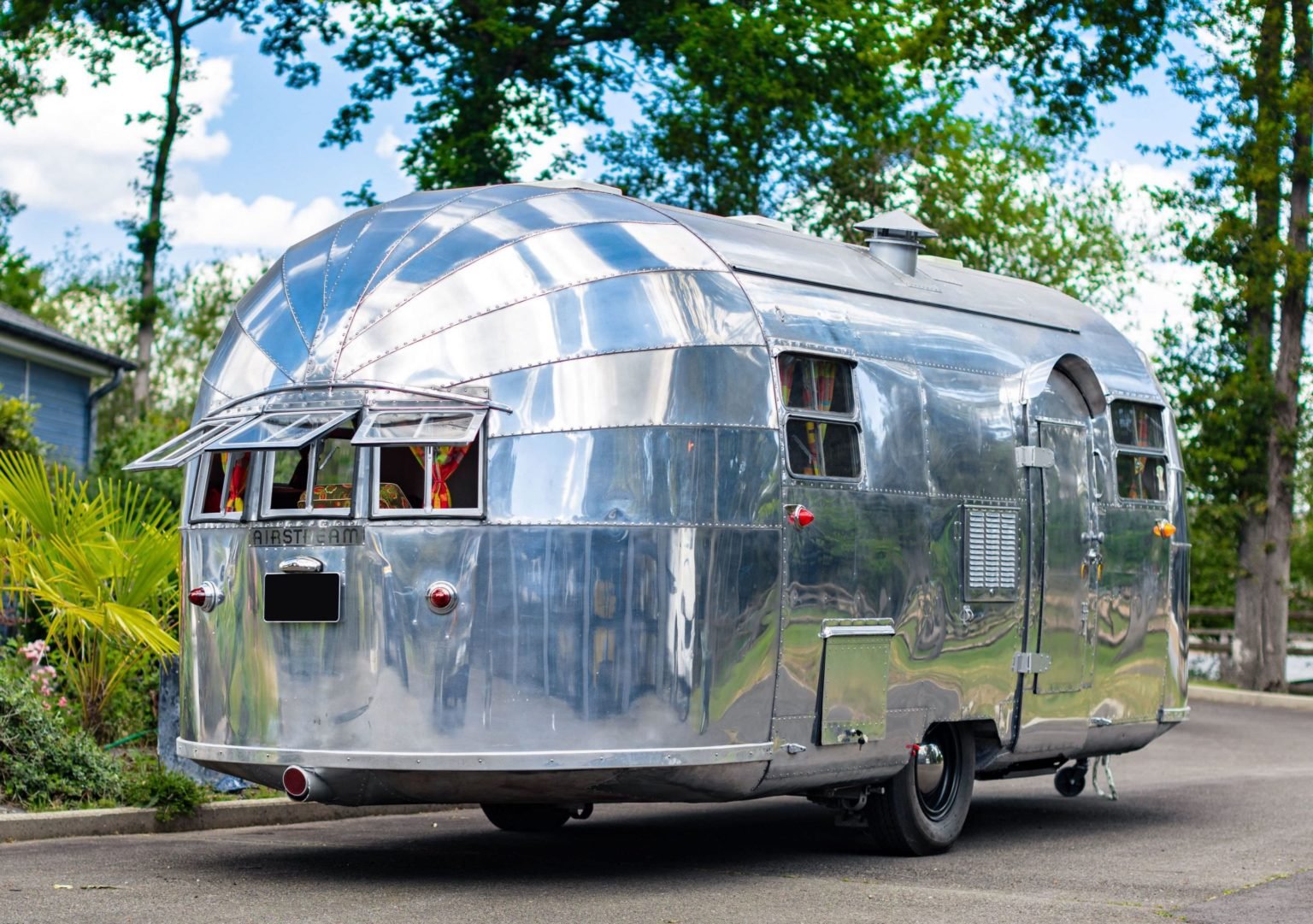 A Period-Correct 1950s Airstream Globetrotter