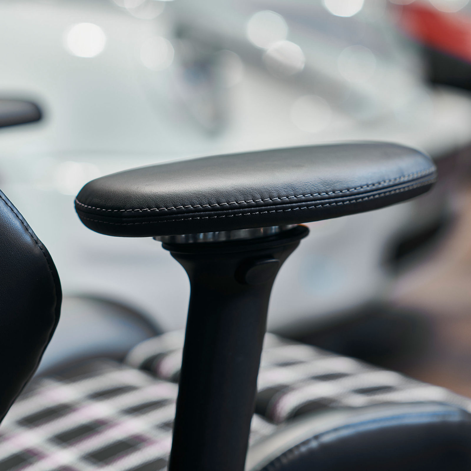 The Recaro Classic LX Star: An Office Chair For Petrolheads