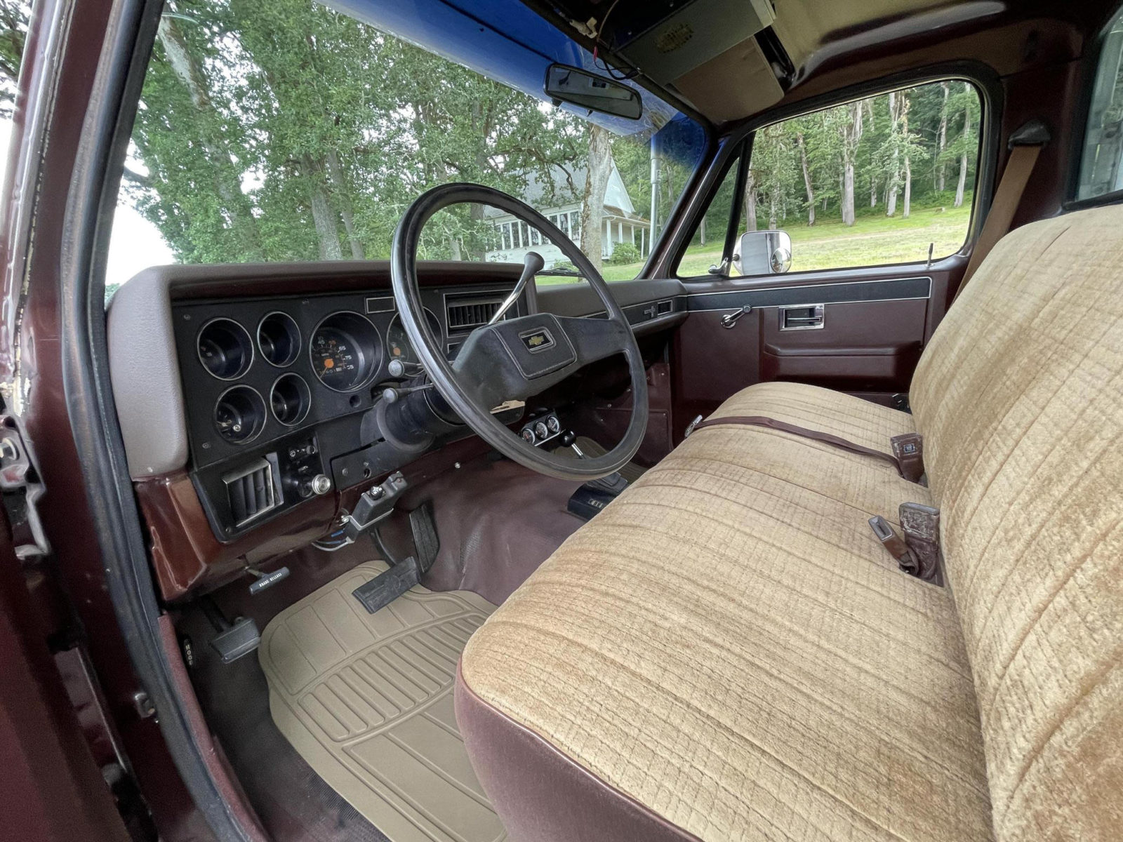 Retro Vanlife: A 1982 Chevrolet K20 Scottsdale 4×4 Caveman Camper