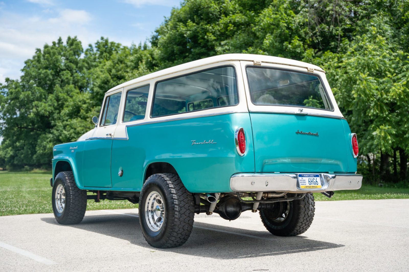 An Upgraded 1959 International Harvester Travelall 4x4