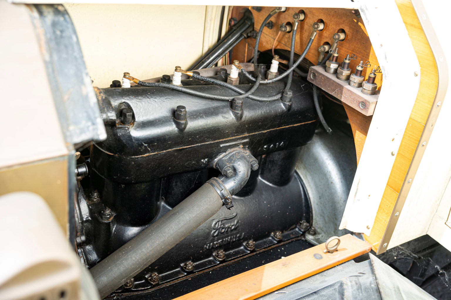 A 1914 Ford Model T Motor Caravan – The Oldest Surviving Motorhome In ...