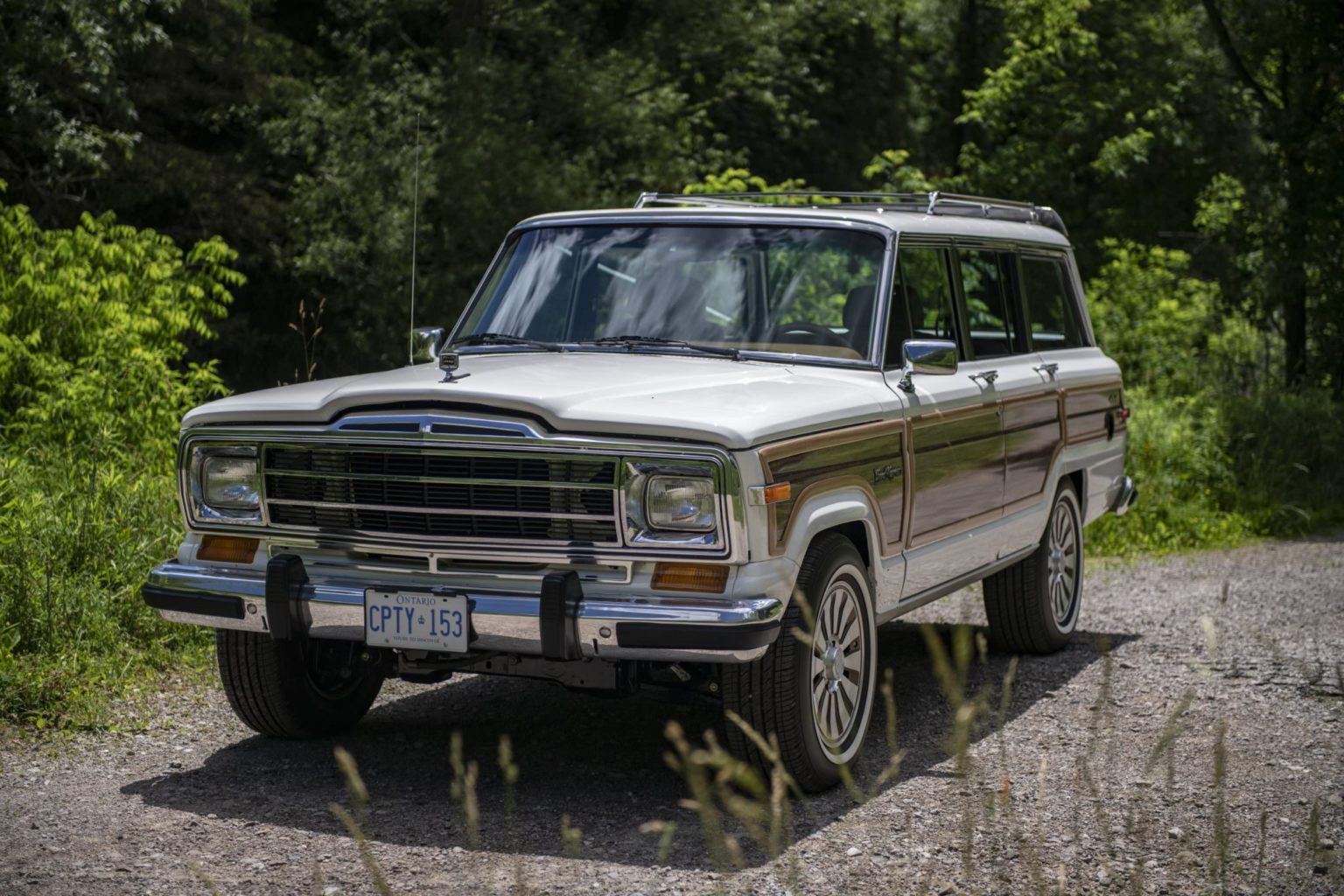 A "Sleeper" Classic 4x4: 1986 Jeep Grand Wagoneer With A 330 BHP Hemi V8