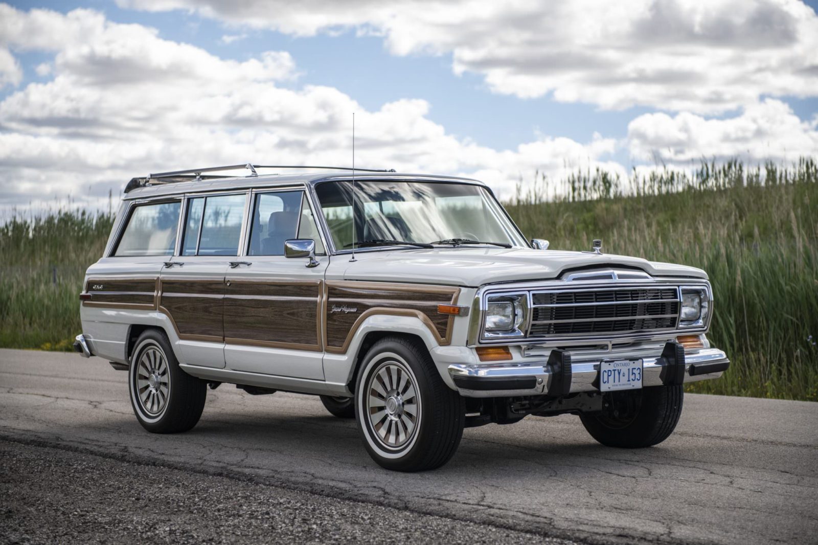 A "Sleeper" Classic 4x4: 1986 Jeep Grand Wagoneer With A 330 BHP Hemi V8