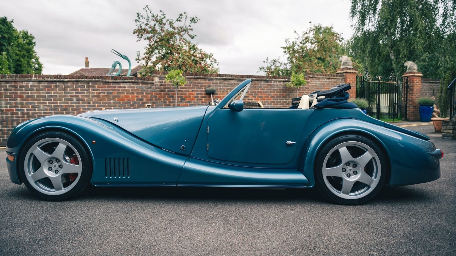 For Sale: A Morgan Aero 8 – An Unusual British Supercar