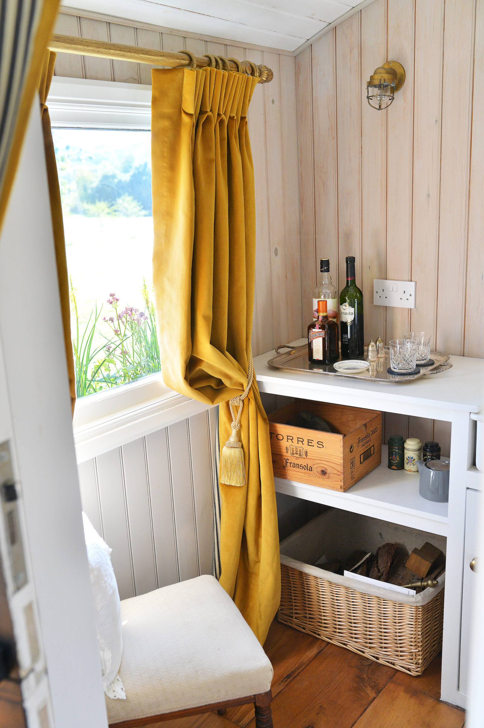 A Handmade Shepherd's Hut – For A Traditional Life Off The Grid