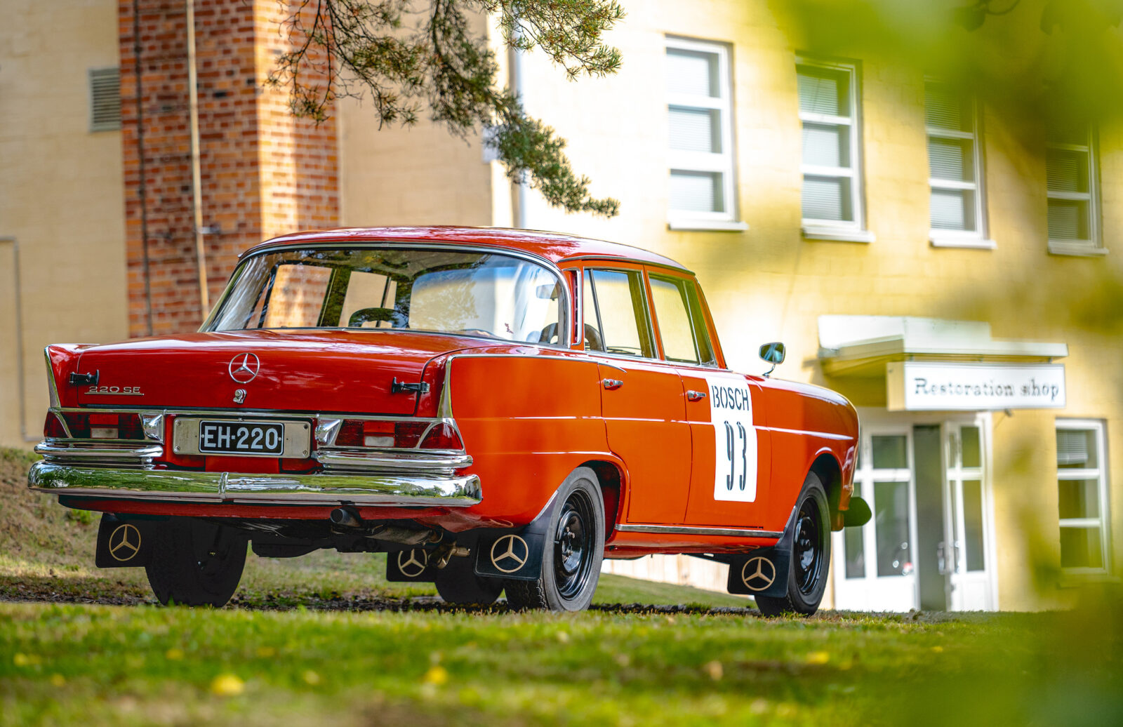Rally Legend: This Mercedes-Benz 220 SE Won The 1961 Rally Of The 1000 ...