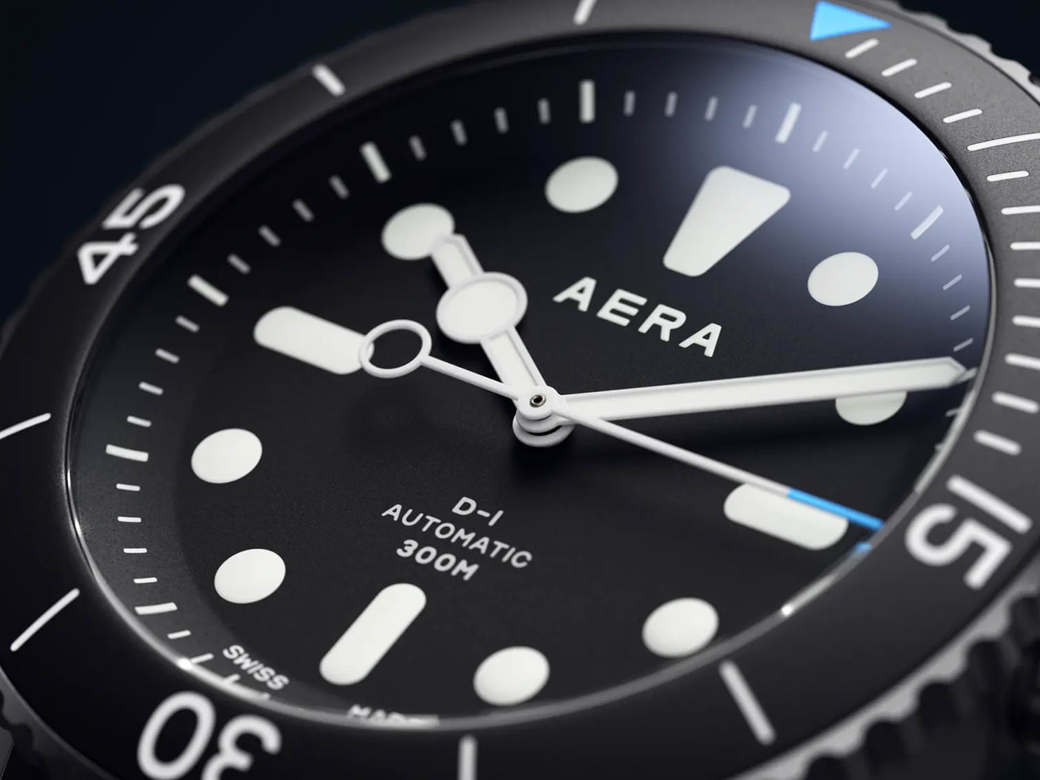 The Aera D–1 Diver: An Automatic Dive Watch For The 21st Century
