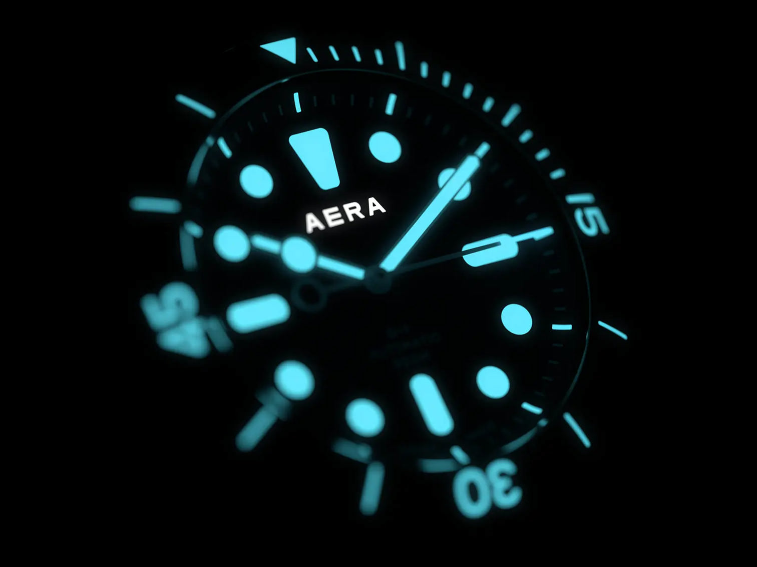 The Aera D–1 Diver: An Automatic Dive Watch For The 21st Century