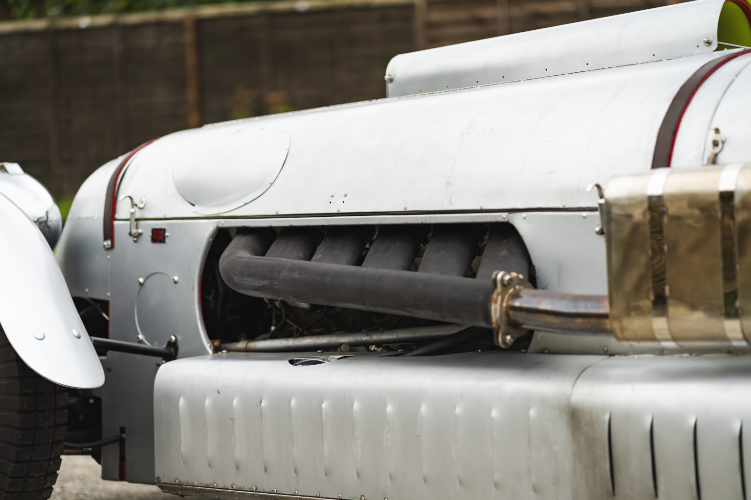 The 631 BHP Meteor 27 Litre V12 Special – Powered By A WWII Tank Engine