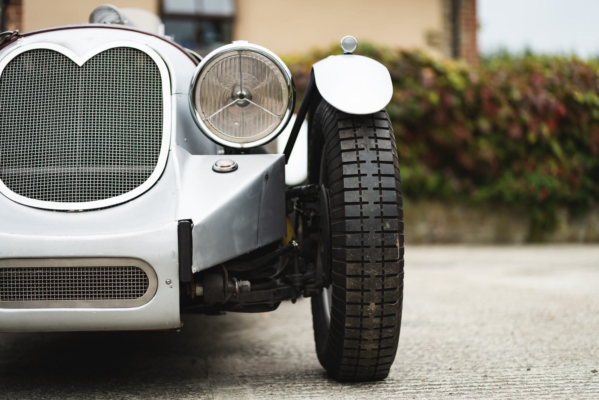 The 631 BHP Meteor 27 Litre V12 Special – Powered By A WWII Tank Engine