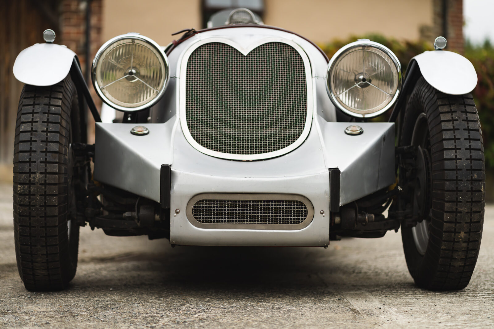 The 631 BHP Meteor 27 Litre V12 Special – Powered By A WWII Tank Engine