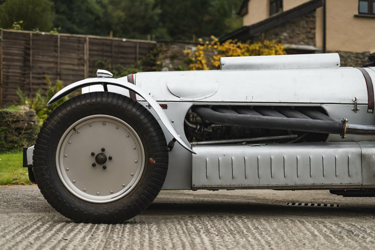 The 631 BHP Meteor 27 Litre V12 Special – Powered By A WWII Tank Engine