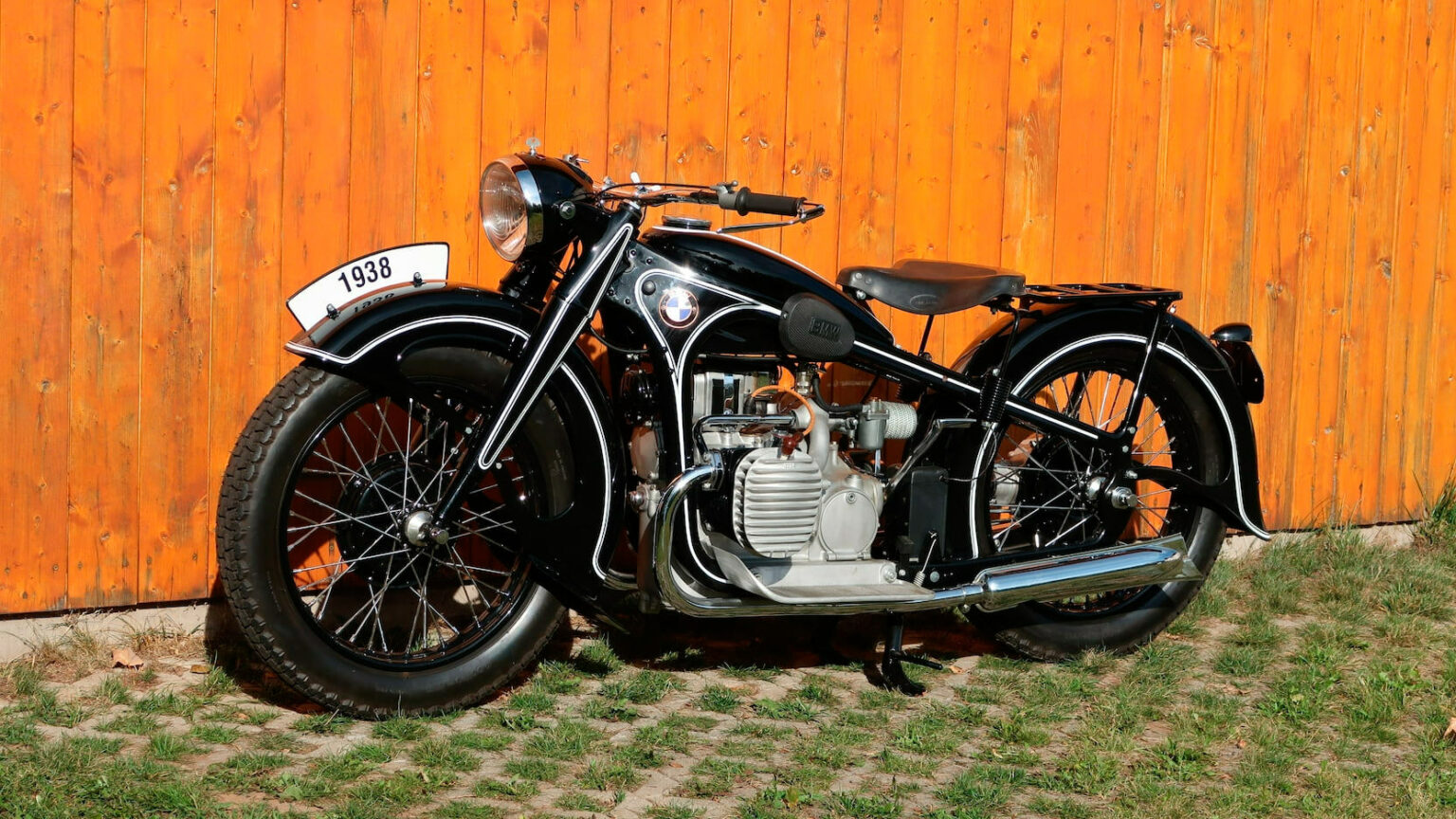 Motorcycle Design Icon: A Pre-WWII BMW R12