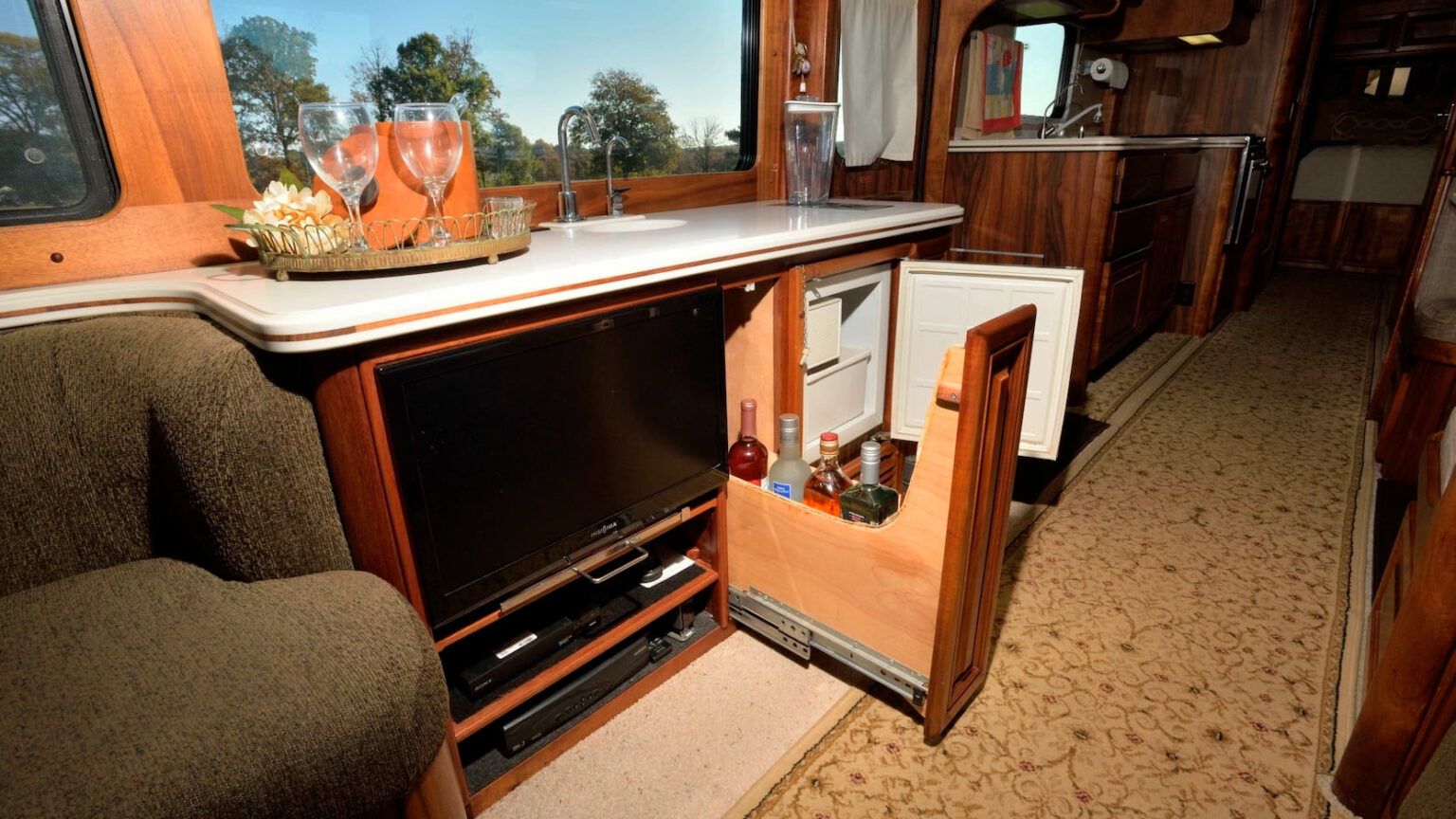 Retro Vanlife Luxury: A 1965 GMC Bus Motorhome