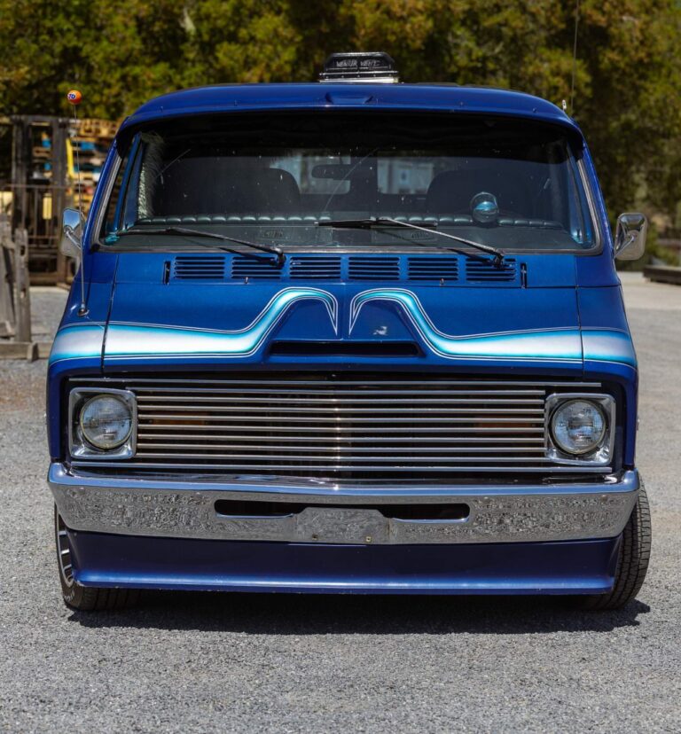 "Vandalf" Is For Sale – A 1970s Dodge Tradesman Custom V8 Van