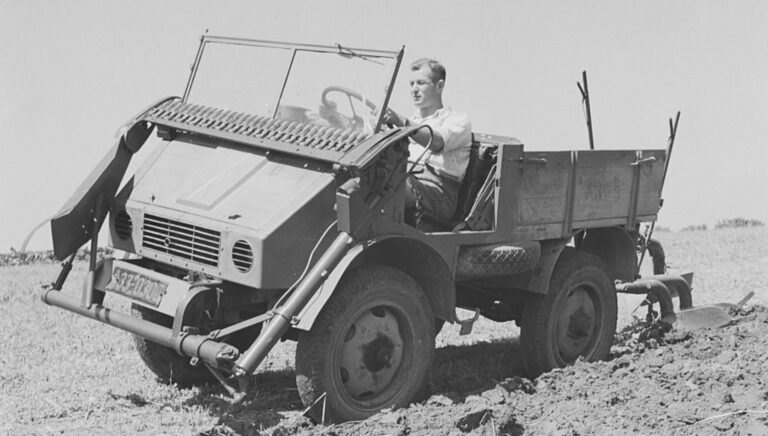 A Fully-Equipped Mercedes-Benz Unimog Expedition Camper