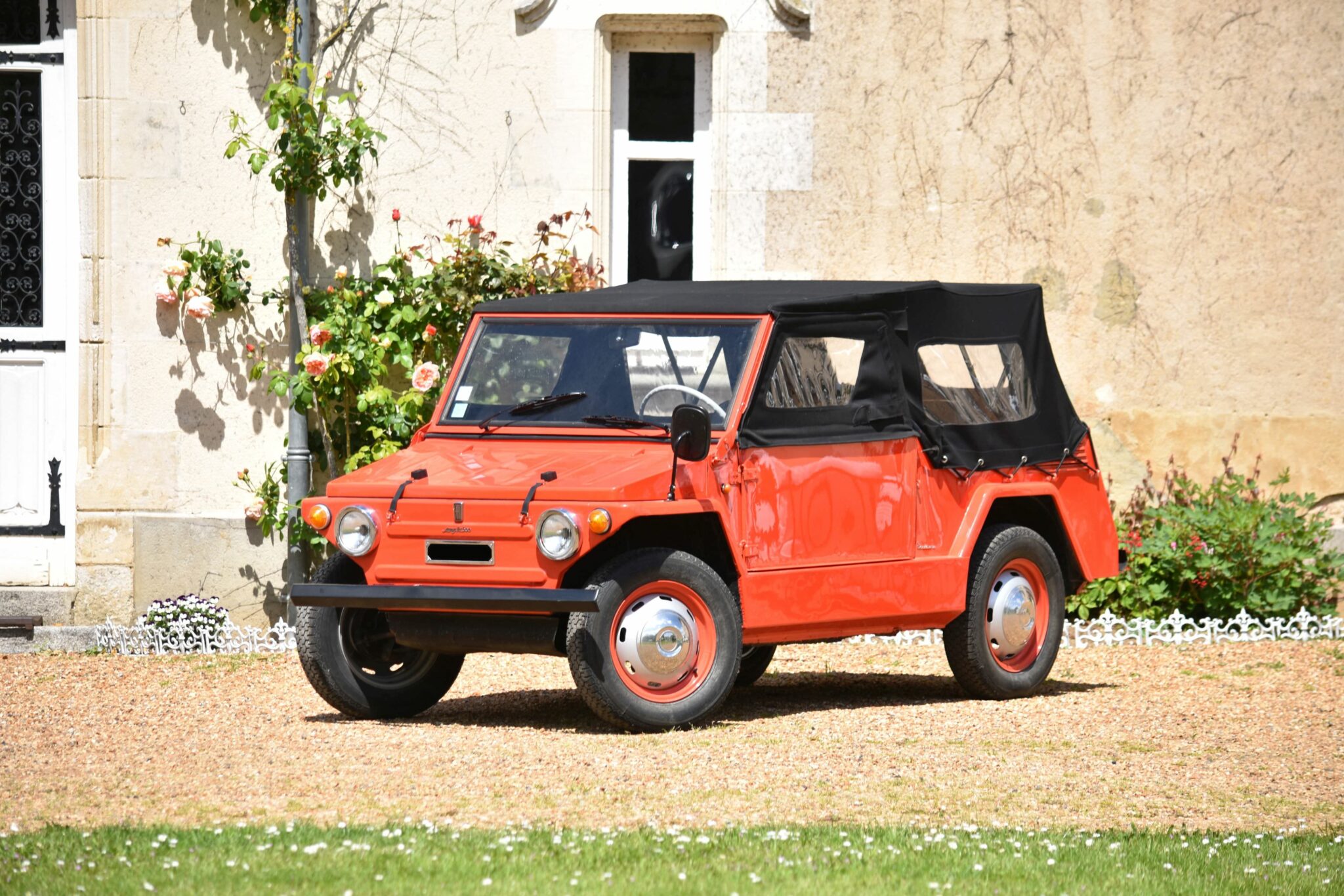 Fiat 600 Jungla: A Car Designed To Be Parachuted Out Of Military Aircraft