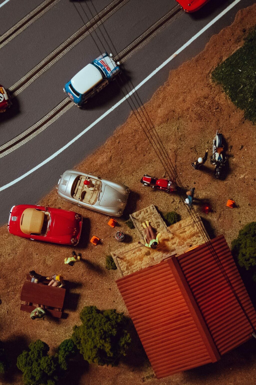 A Southern Californian Mountain Road Slot Car Raceway – In 1:32 Scale