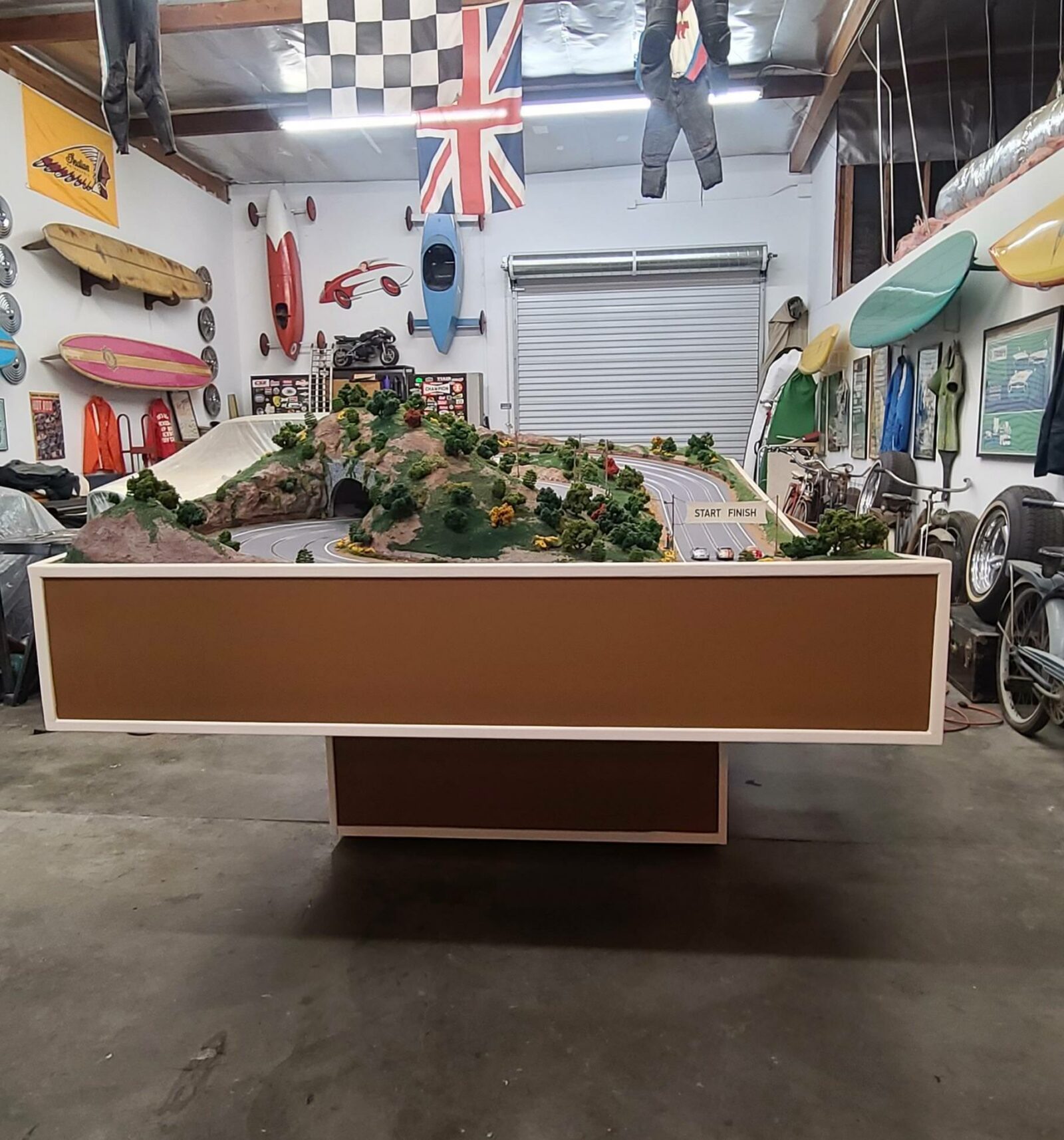 A Southern Californian Mountain Road Slot Car Raceway – In 1:32 Scale