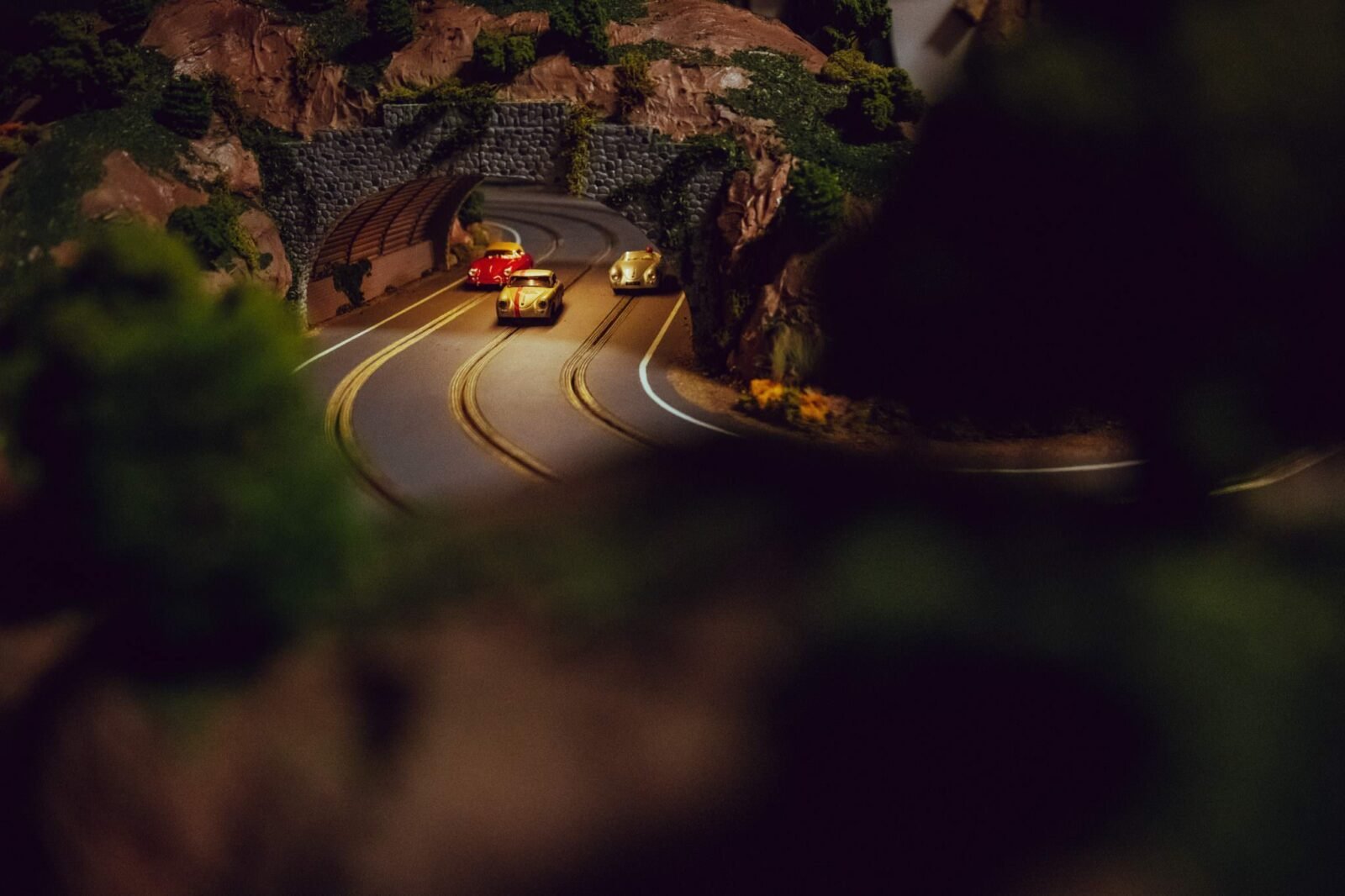 A Southern Californian Mountain Road Slot Car Raceway – In 1:32 Scale