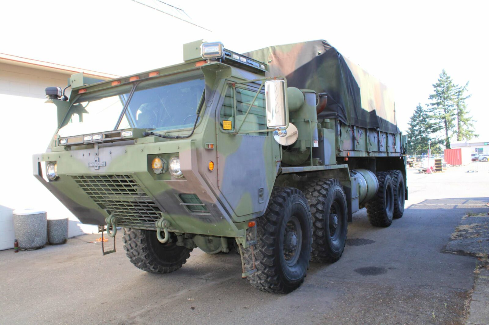 A Go Anywhere Overlander Platform: The Oshkosh M-985 HEMTT 8×8