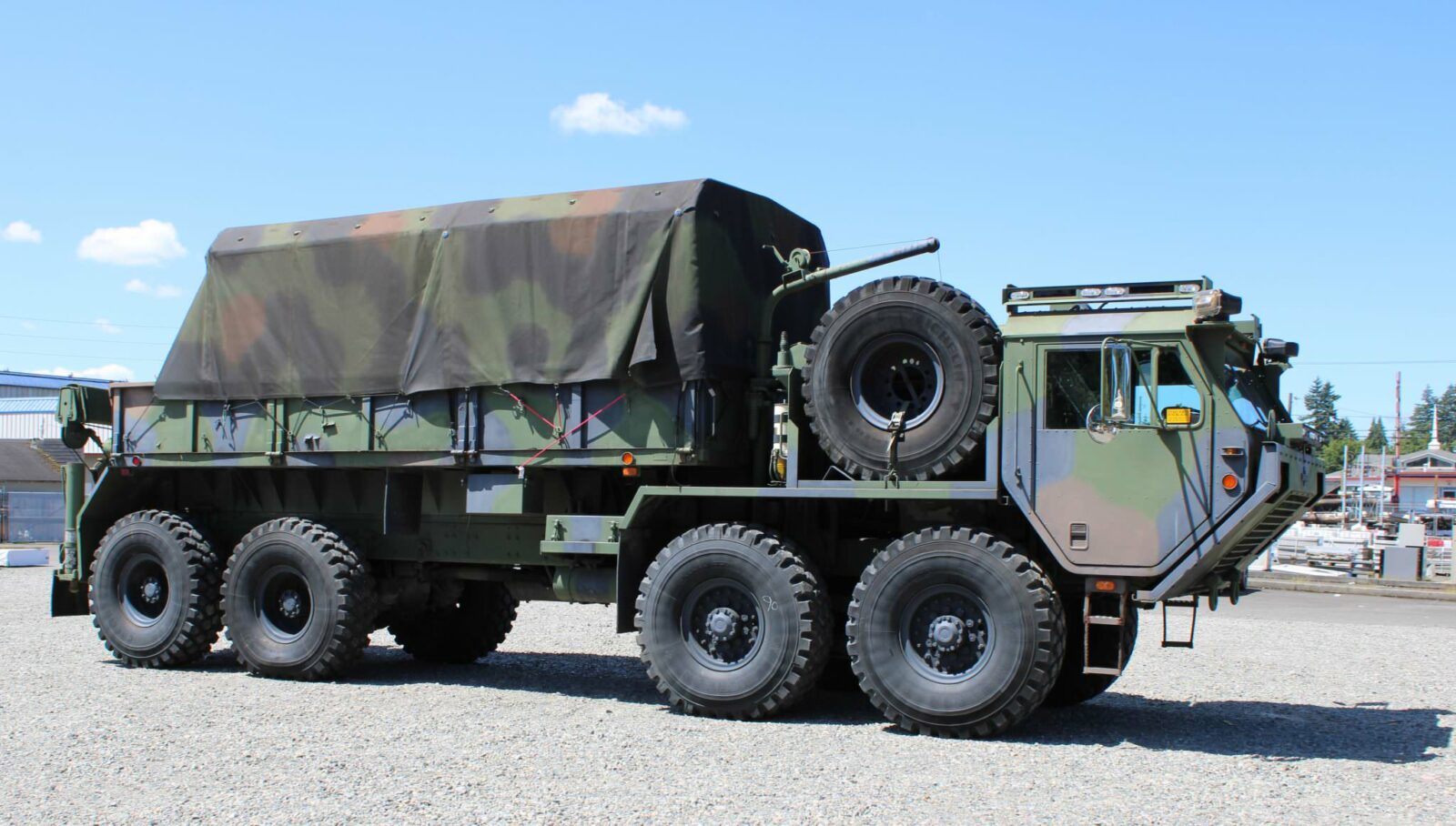 A Go Anywhere Overlander Platform: The Oshkosh M-985 HEMTT 8×8