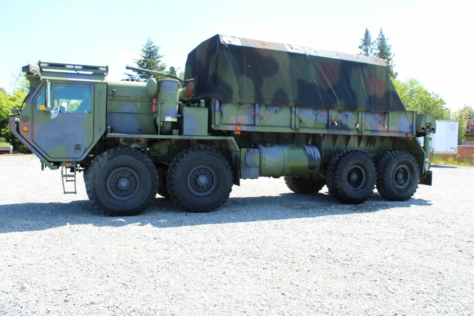 A Go Anywhere Overlander Platform: The Oshkosh M-985 HEMTT 8×8