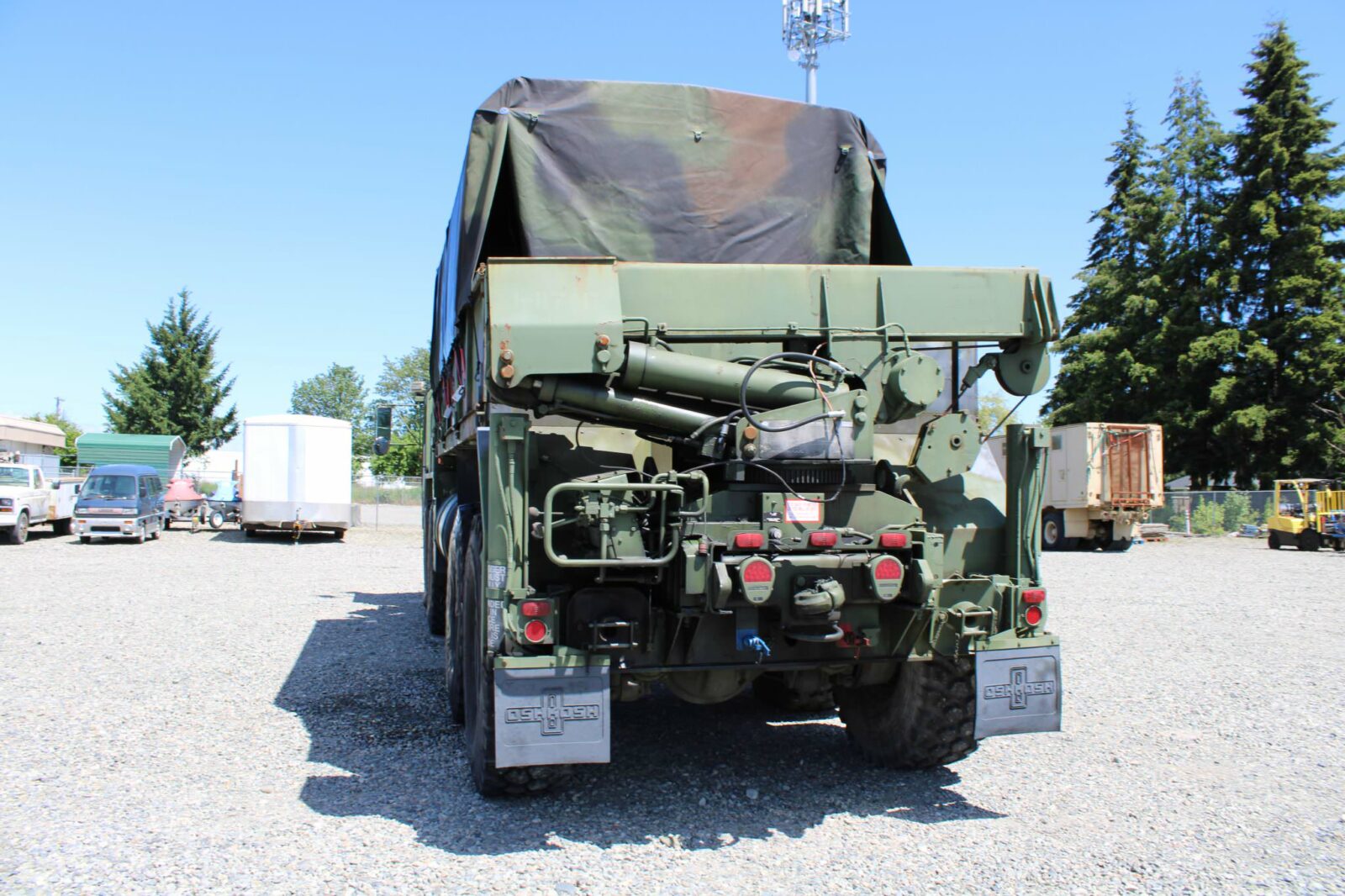 A Go Anywhere Overlander Platform: The Oshkosh M-985 HEMTT 8×8