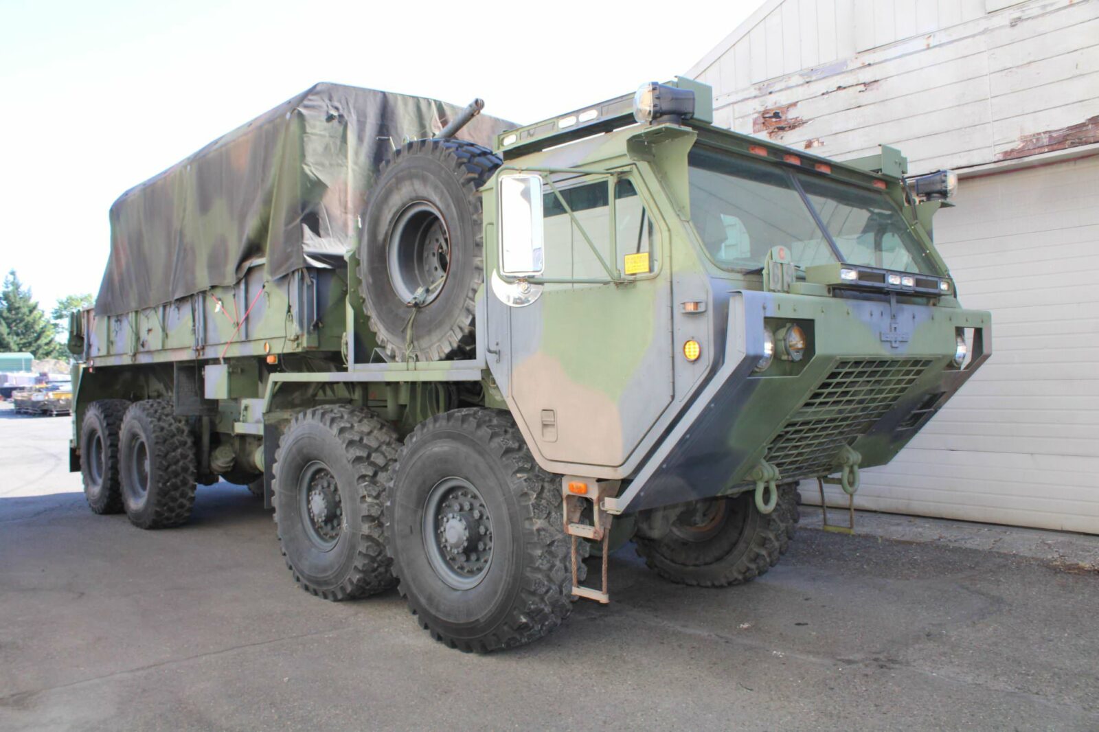 A Go Anywhere Overlander Platform: The Oshkosh M-985 HEMTT 8×8